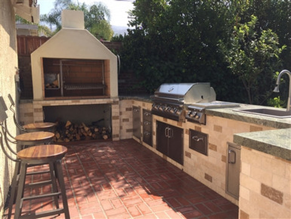 A Fireplace Free Standing BBQ Grill Kit