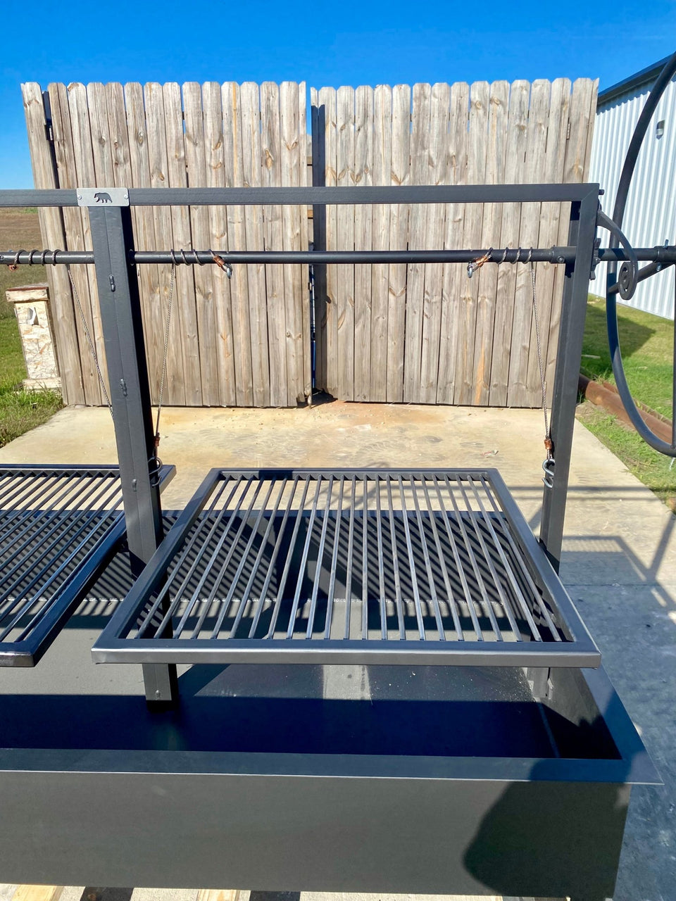 1118 COMMERCIAL high-capacity Charcoal Grill