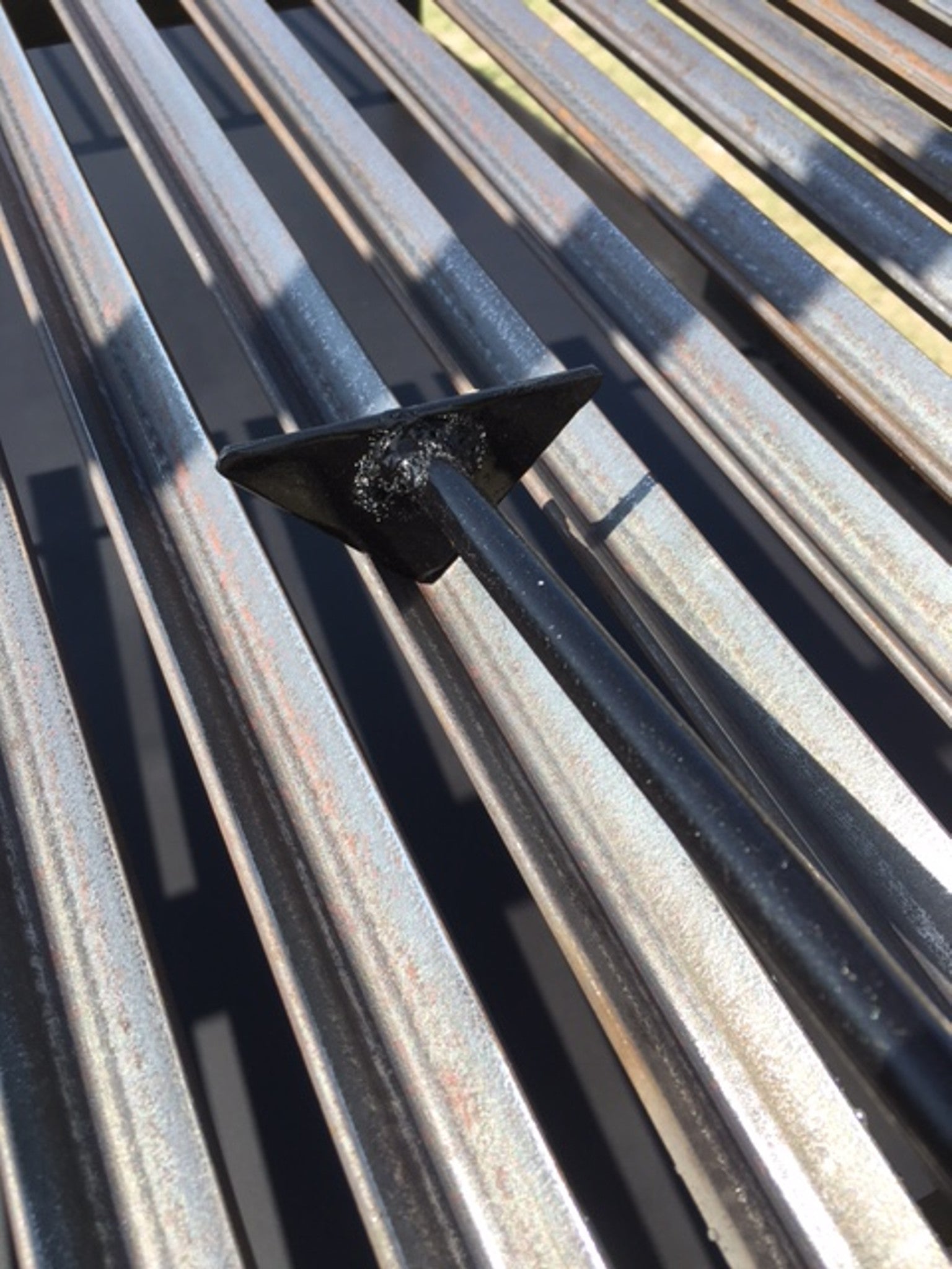 V-Grate Cleaner | Argentine Grill Grate Cleaner – Heritage Backyard Inc.